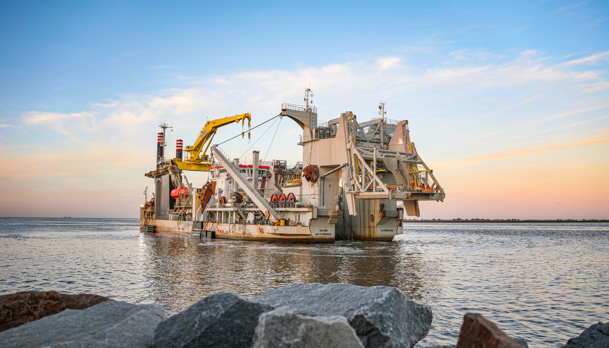 Jan De Nul builds new deep water port in Senegal - VesselFinder