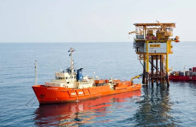 Neptune Extends Contract SeaMar Splendid - VesselFinder