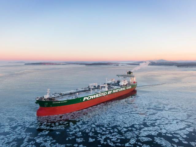 Sovcomflot’s new oil tanker Okeansky Prospect underwent first loading ...