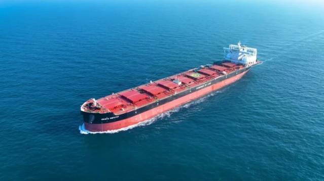 Double naming ceremony for Anglo American’s LNG-powered bulker pair ...