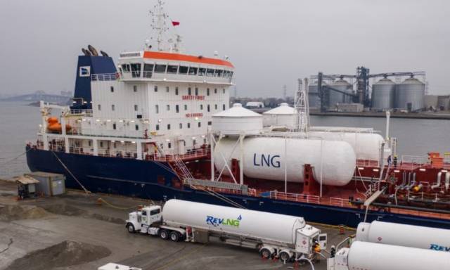 Axpo commissions small-scale LNG vessel - VesselFinder