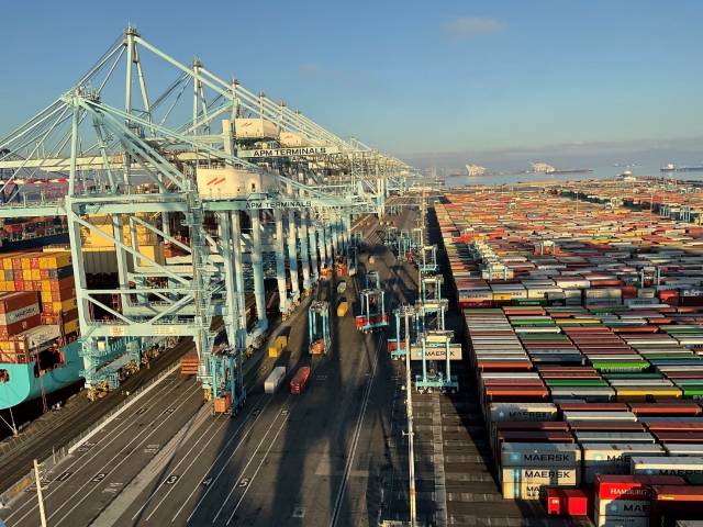 Kalmar and APM Terminals join forces for straddle carrier ... Kalmar and APM Terminals join forces for straddle carrier ...