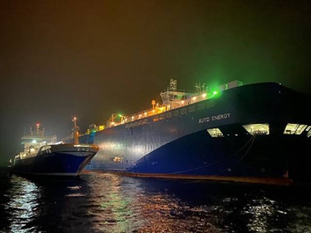 UECC: First Ship To Ship LNG-LBG Bunkering - VesselFinder