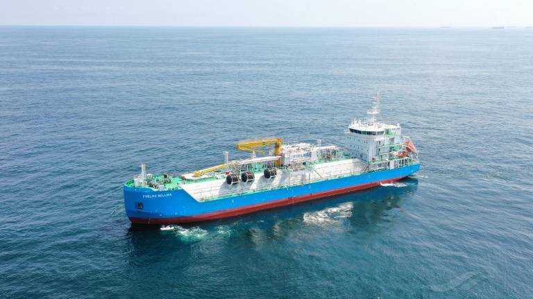Shell expands LNG bunkering network with new vessel charter - VesselFinder