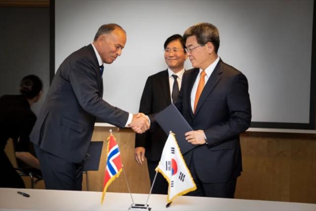 Jotun Signs Agreement with World's Largest Shipbuilder - VesselFinder Jotun Signs Agreement with World's Largest Shipbuilder - VesselFinder