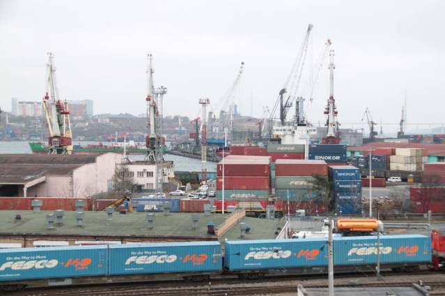 FESCO transported the first containers with grain from Khabarovsk to ...