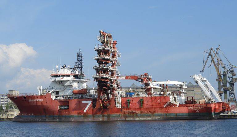Seaway 7 to Convert 'Seven Phoenix' into Cable Layer - VesselFinder