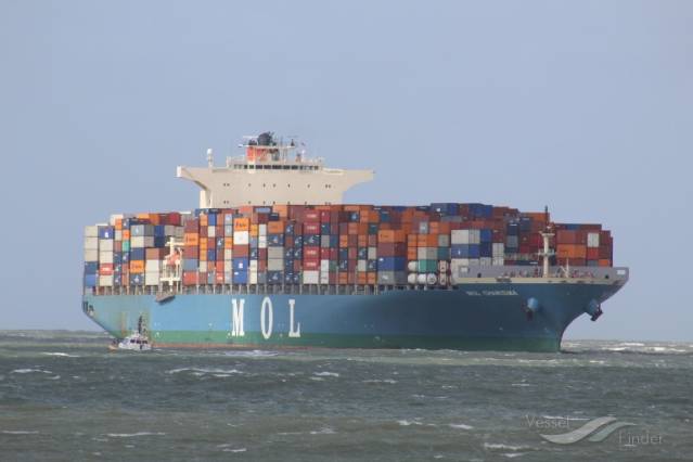 Hapag-Lloyd ship MOL Charisma suffers hold fire off Sri Lanka - VesselFinder