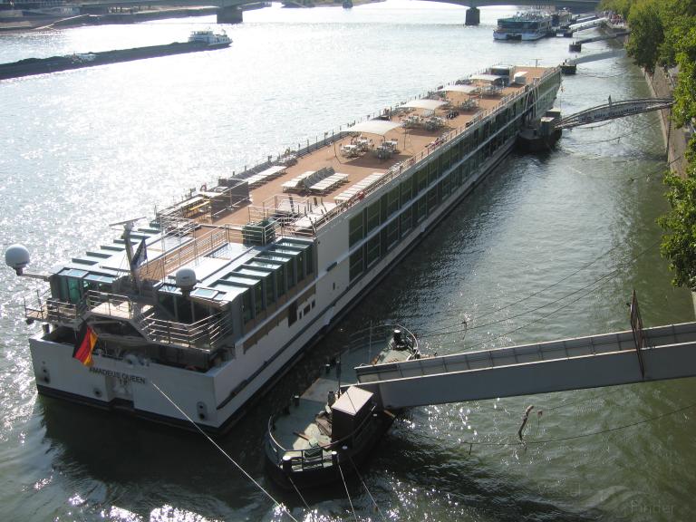 AMADEUS QUEEN, Passenger ship - Details and current position - MMSI ...