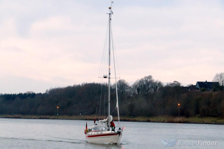 DESNA, Pleasure craft - Details and current position - MMSI 211139220 ...