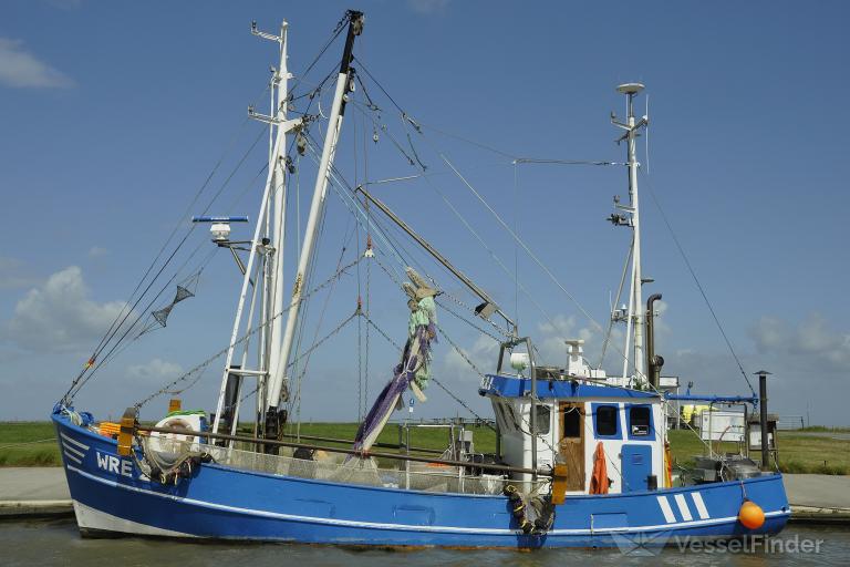 POLLI, Fishing vessel - Details and current position - MMSI 211392000 ...
