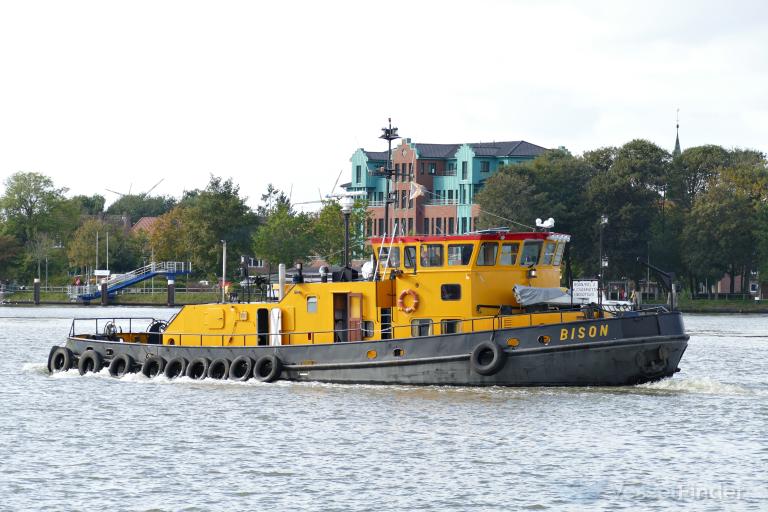 BISON, Tug - Details and current position - MMSI 211398960 - VesselFinder