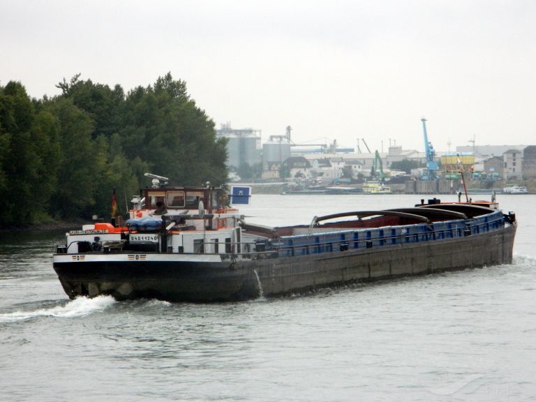 LAURA, Cargo ship - Details and current position - MMSI 211497820 ...