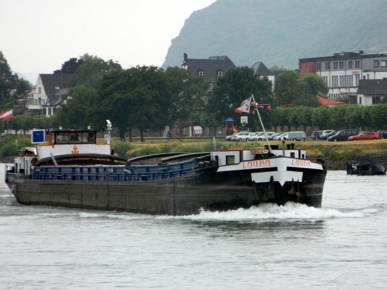 LAURA, Cargo ship - Details and current position - MMSI 211497820 ...