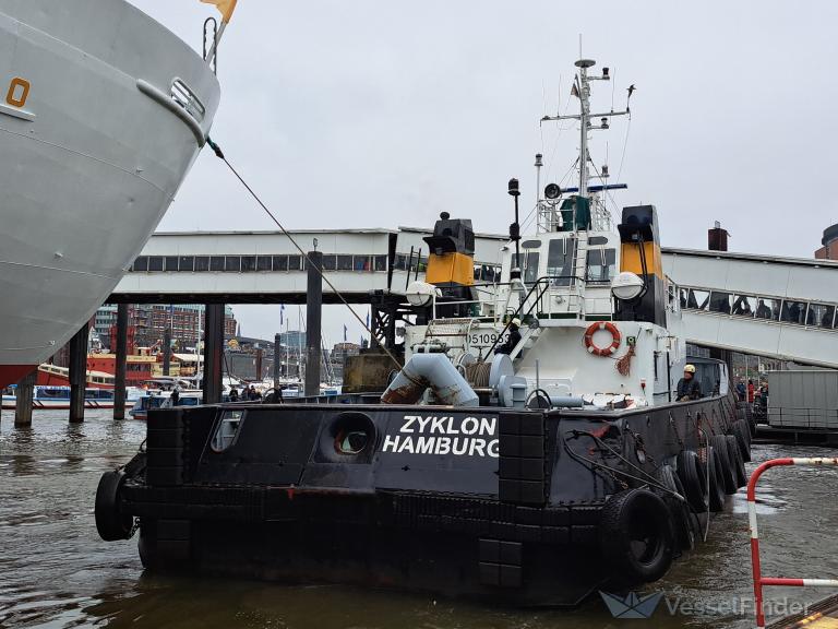 ZYKLON, Tug - Details and current position - MMSI 211706350 - VesselFinder