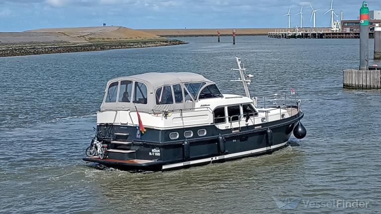 FARINA, Pleasure craft - Details and current position - MMSI 211815500 ...