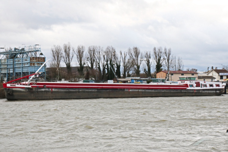 RED BULL, Cargo ship - Details and current position - MMSI 226001090 ...