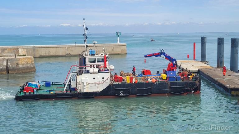 RUBY, Port tender - Details and current position - MMSI 227008830 ...