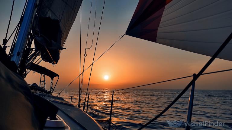 SUNQUEST, Sailing vessel - Details and current position - MMSI ...