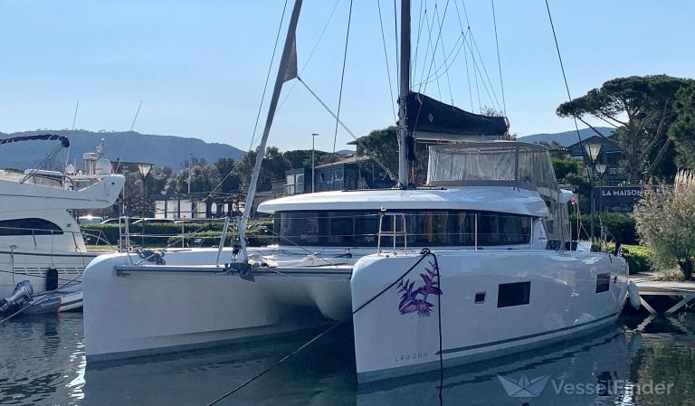 GILLY B, Sailing vessel - Details and current position - MMSI 228018810 ...