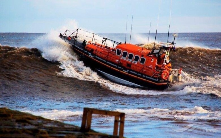 RNLI LIFEBOAT 12-32, SAR - Details and current position - MMSI ...