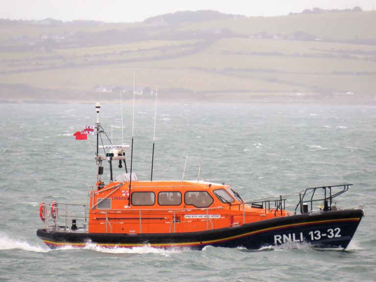 RNLI LIFEBOAT 13-32, SAR - Details and current position - MMSI ...