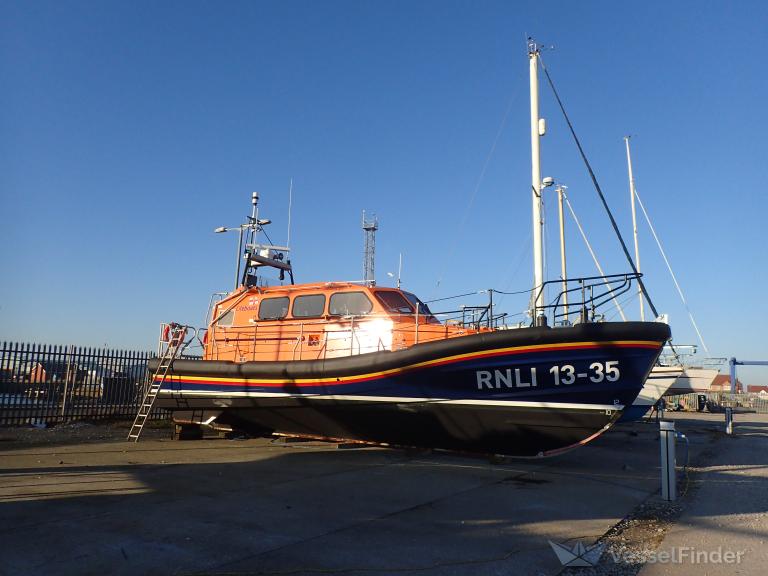 RNLI LIFEBOAT 13-35, SAR - Details and current position - MMSI ...