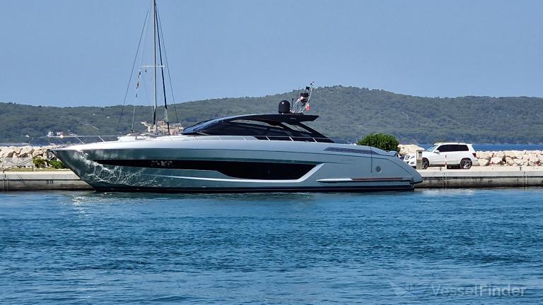 EOS, Pleasure craft - Details and current position - MMSI 232045130 ...