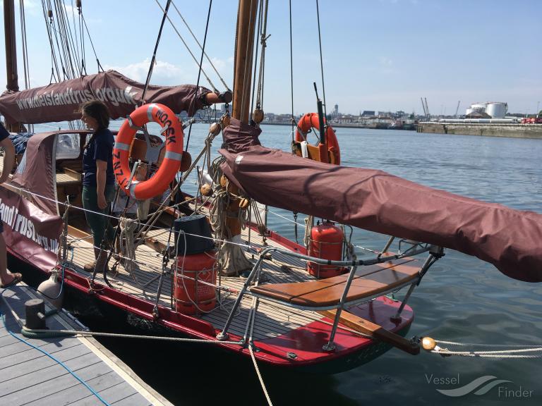 MOOSK, Pleasure craft - Details and current position - MMSI 235011410 ...