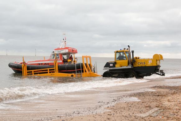 CAISTER LIFEBOAT, SAR - Details and current position - MMSI 235017305 ...