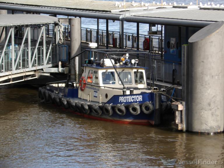 PROTECTOR, Tug - Details and current position - MMSI 235040606 ...