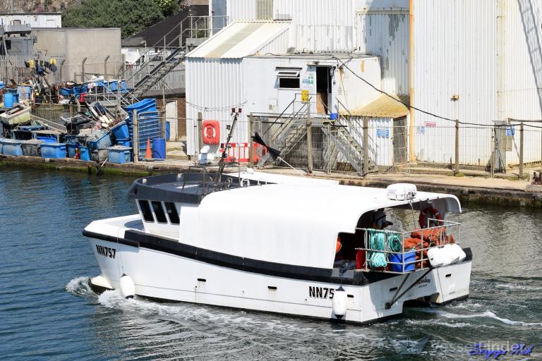 MERIDIAN NN757, Fishing vessel - Details and current position - MMSI ...
