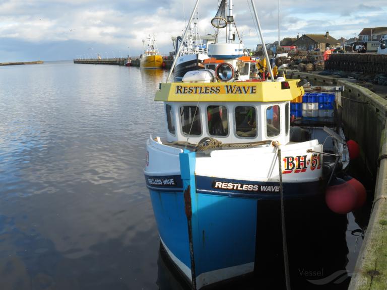 RESTLESS WAVE BH.51, Fishing vessel - Details and current position ...