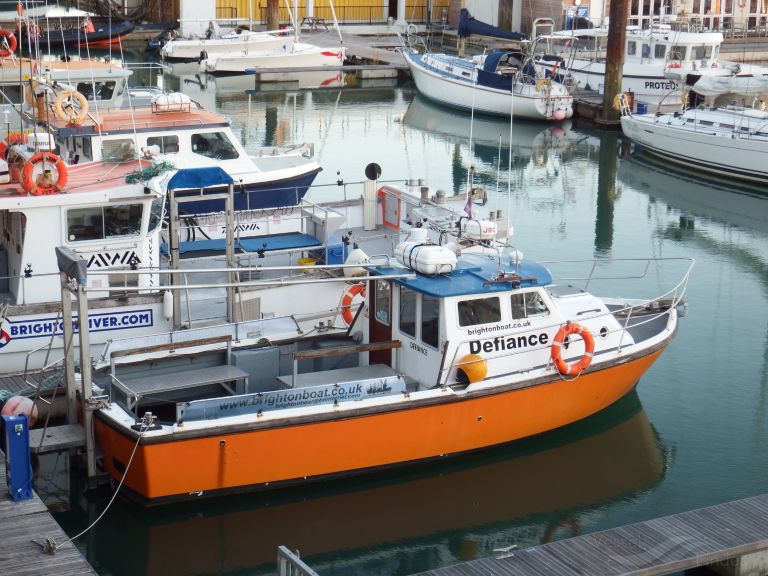 DEFIANCE, Diving ops - Details and current position - MMSI 235091345 ...