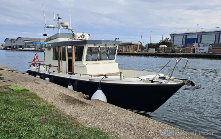 MOTLEY CREW, Pleasure craft - Details and current position - MMSI ...