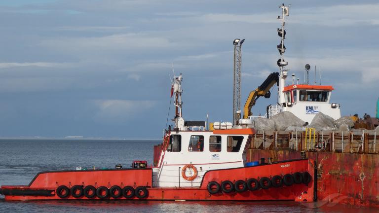 NEW ROSS ONE, Tug - Details and current position - MMSI 235108152 ...