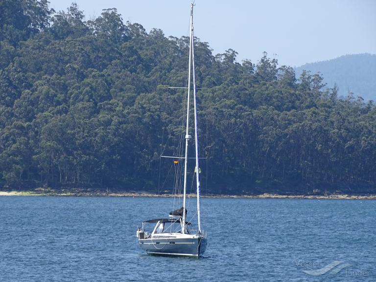 FALCON, Sailing vessel - Details and current position - MMSI 235115926 ...