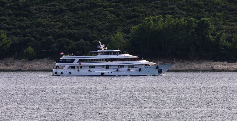 CORONA, Passenger ship - Details and current position - MMSI 238032240 ...