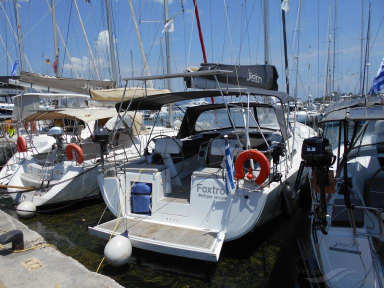 FOXTROT, Sailing vessel - Details and current position - MMSI 240206200 ...