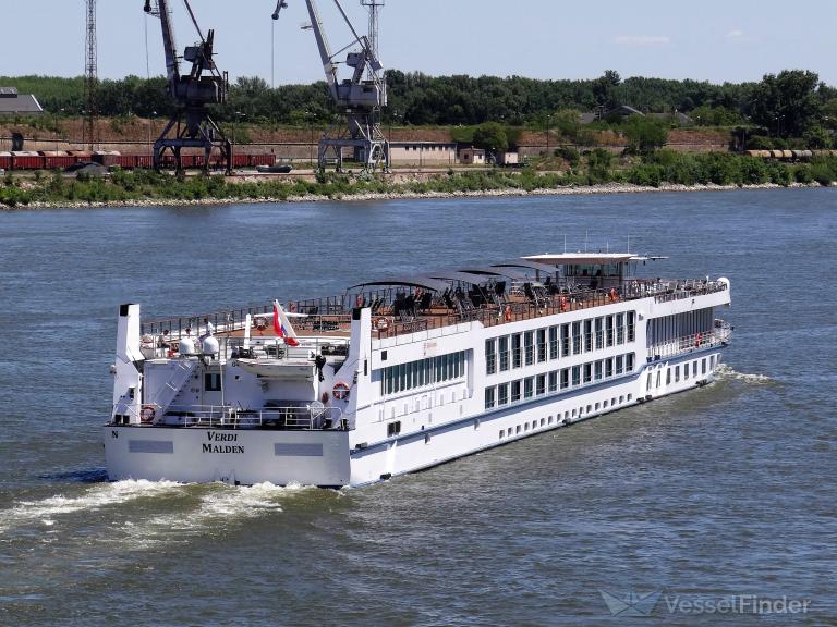 REISE RIESE CLASSIC, Passenger ship - Details and current position ...