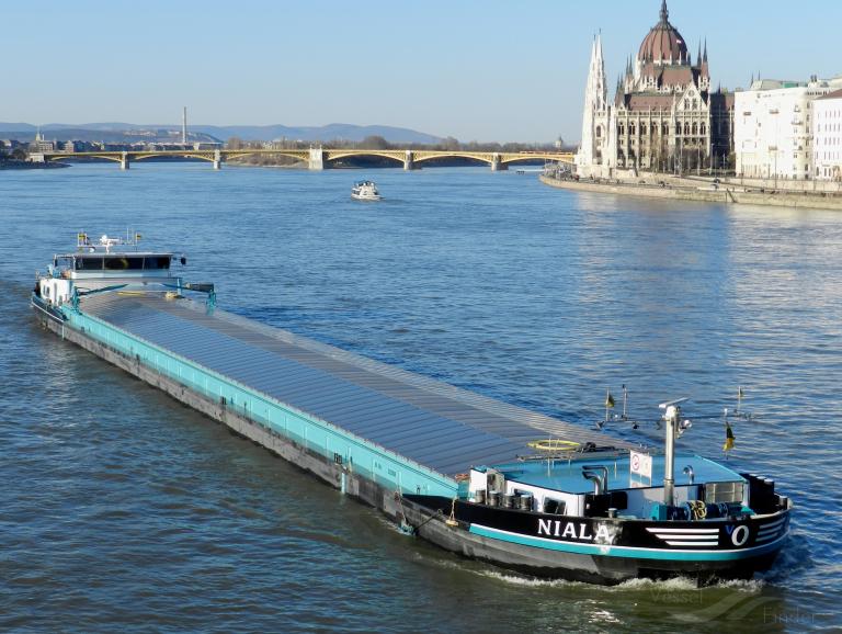 NIALA, Cargo ship - Details and current position - MMSI 244030401 ...