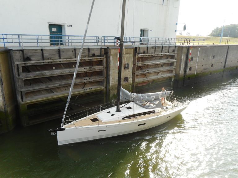 HYDRA, Sailing vessel - Details and current position - MMSI 244070502 ...