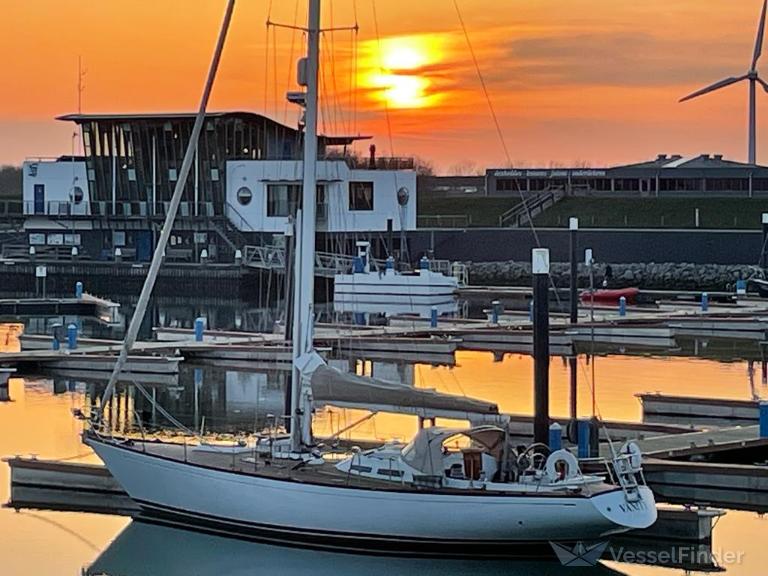 VANITY OF HAMBLE, Sailing vessel - Details and current position - MMSI ...