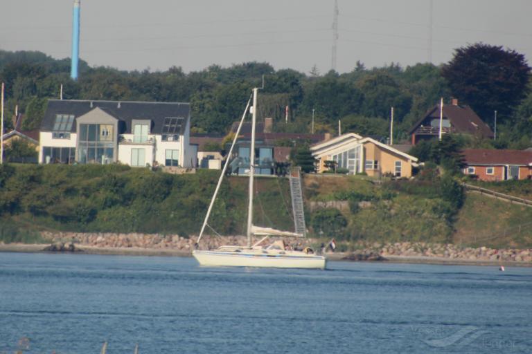 BLUE MOON, Pleasure craft - Details and current position - MMSI ...