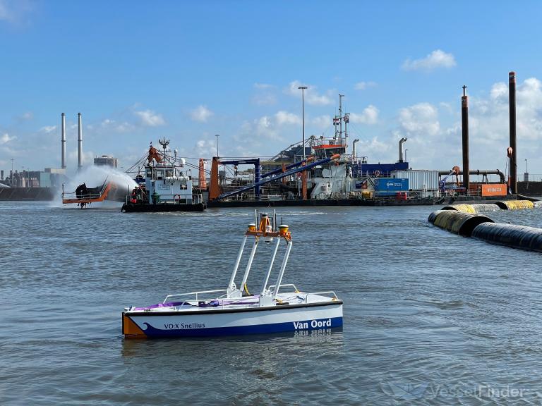 SNELLIUS UNCREWED, Dredging or UW ops - Details and current position ...