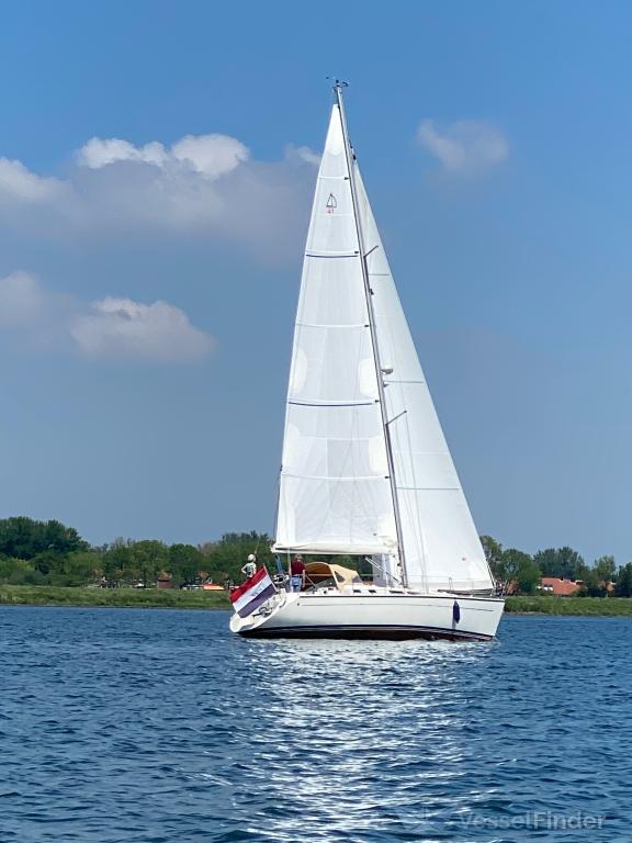 BOLLA, Sailing vessel - Details and current position - MMSI 244180339 ...