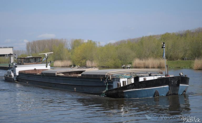 UNDINE, Cargo ship - Details and current position - MMSI 244650242 ...