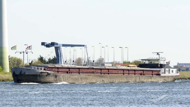 HALLEY, Cargo ship - Details and current position - MMSI 244650800 ...