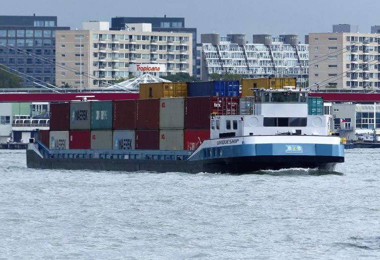 UNIQUESHIP, Cargo ship - Details and current position - MMSI 244660545 ...