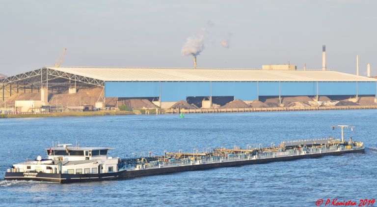FRIENDSHIP, Tanker - Details and current position - MMSI 244660825 ...